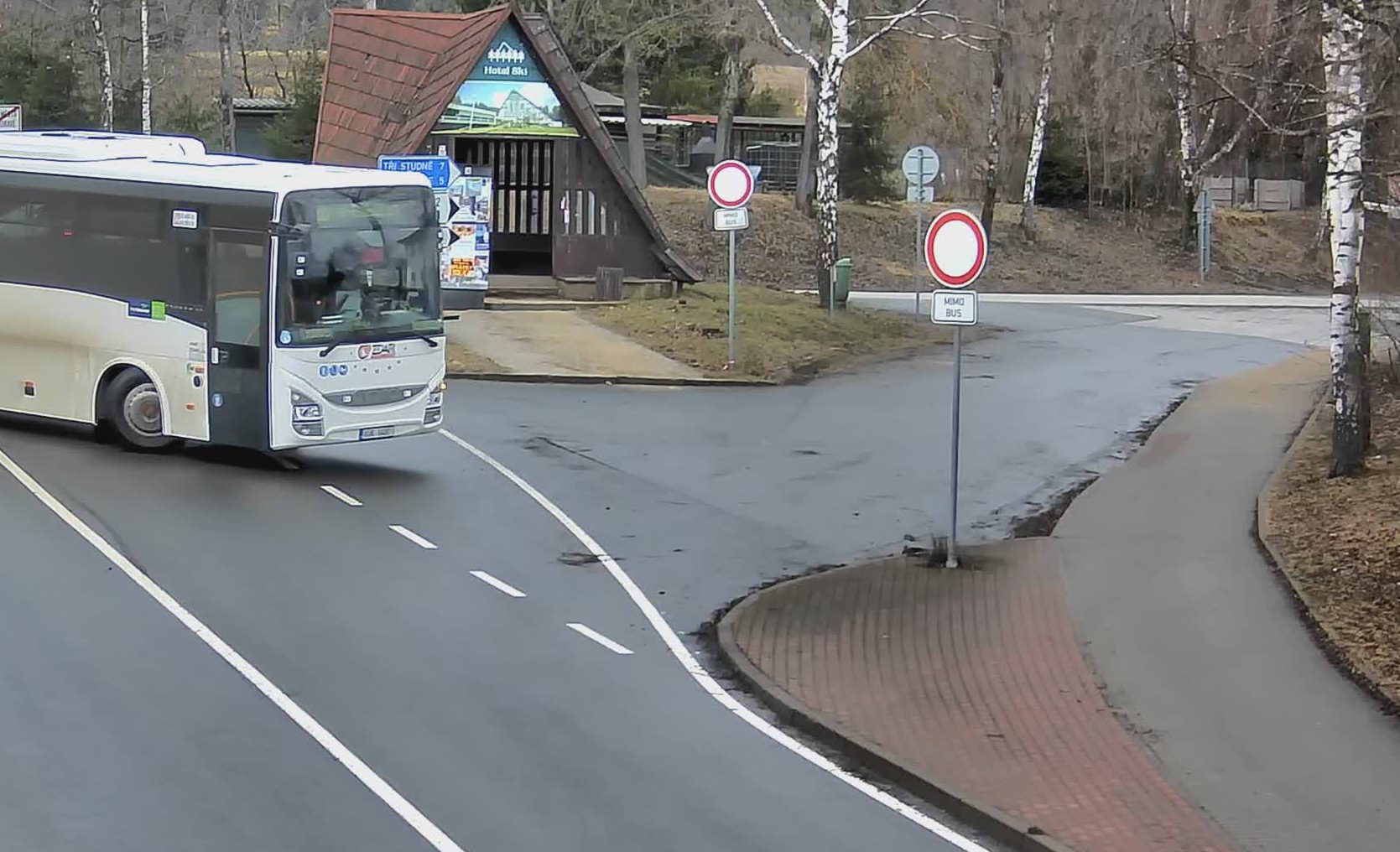 UPOZORNĚNÍ CESTUJÍCÍM MHD a VDV - Noviny